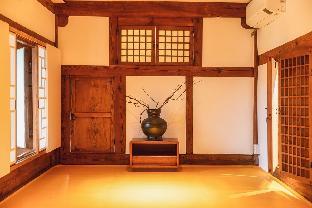 Gyeongju Stone Lantern Home Hanok Stay - Gyeongju-si