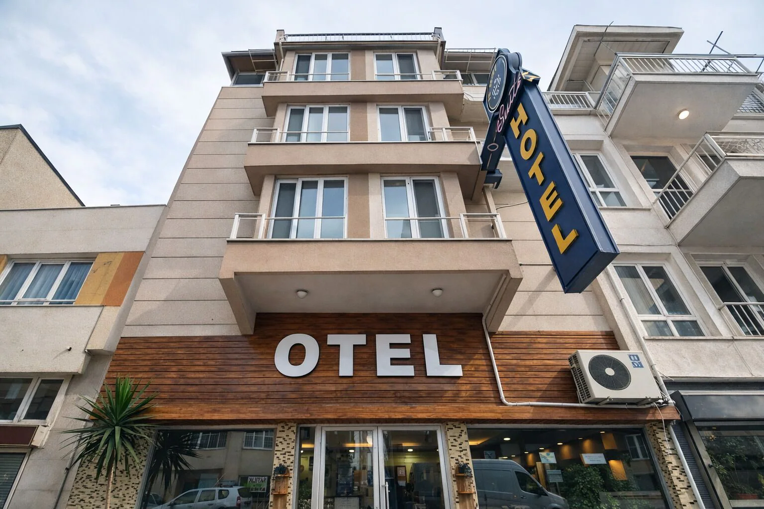 Nezi̇h Sui̇ts Otel - Antalya