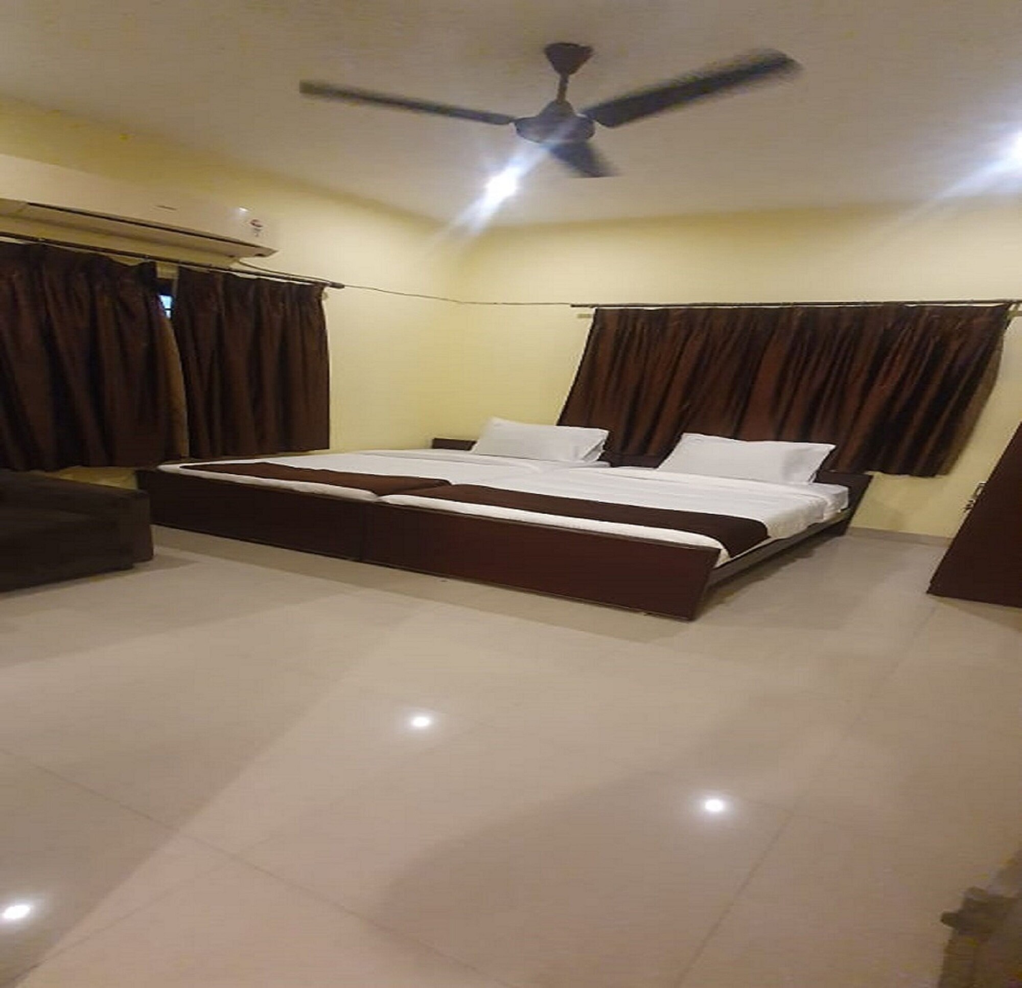 Earth Hotel Vadapalani - Chennai