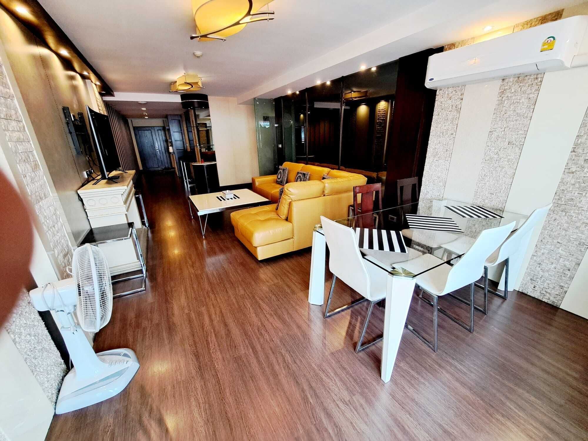 7c - 2 Bedroom Downtown Apartment With Shared Pool - Bangkok