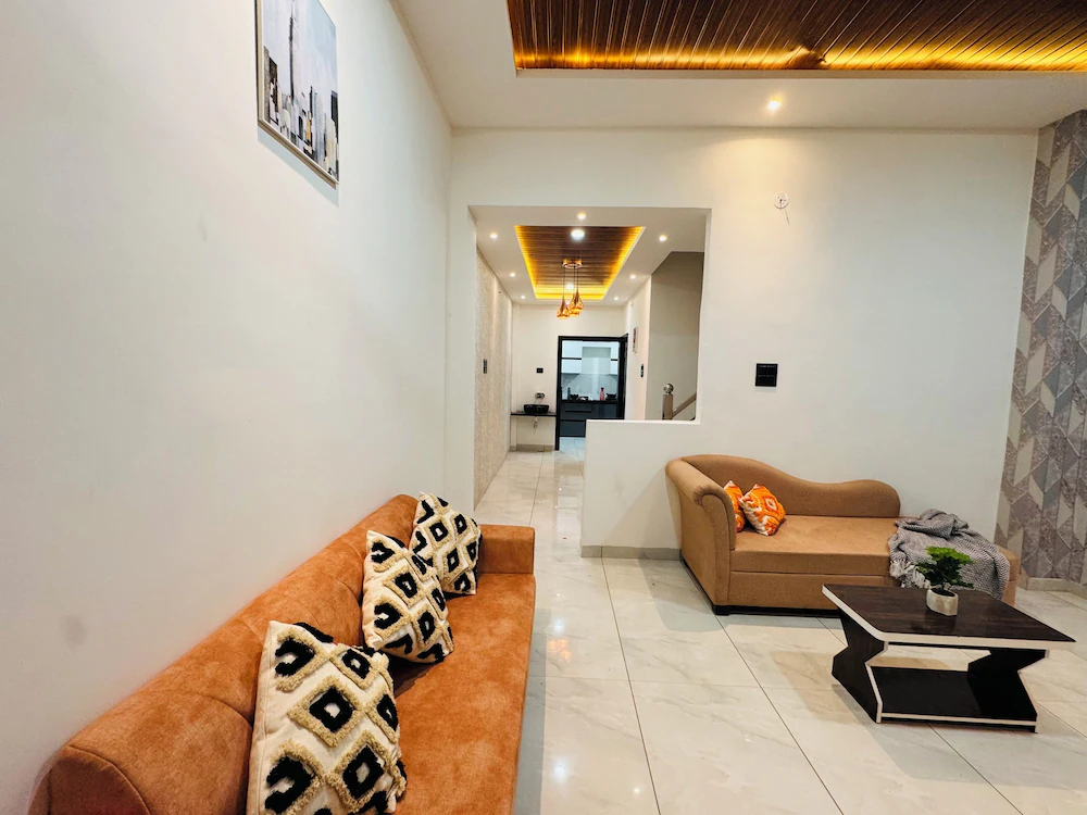 Home Escape Azure 3bhk Bunglow Near Apollo Db City - Indore