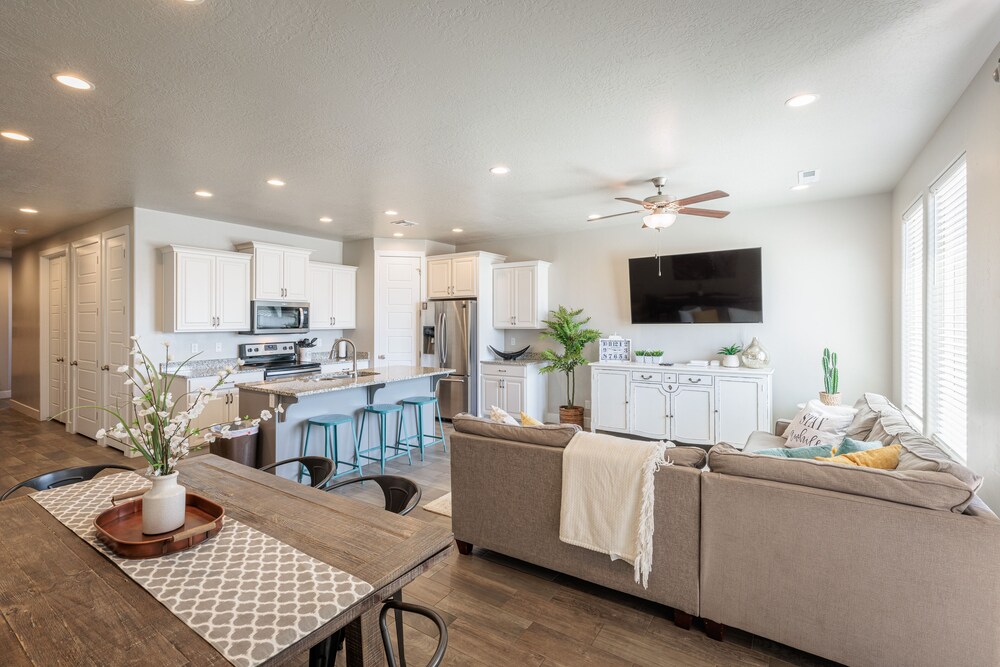 Bright Modern 3br & Loft - Snow Canyon View W/ Deck - Pine Valley, UT