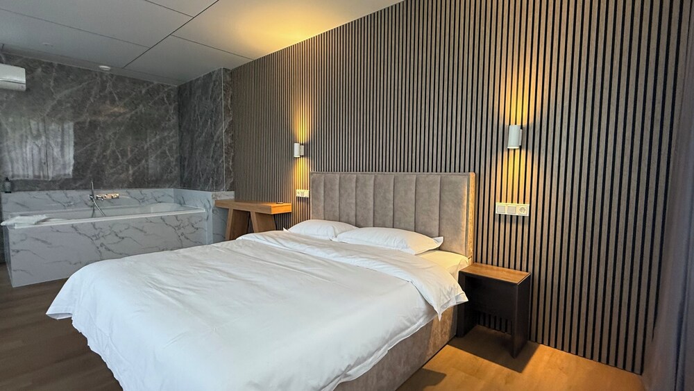 Tung Hotel - Zeewolde