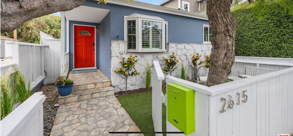 Chic Venice Beach Bungalow Steps From The Canals & Beach - Venice Beach, Los Angeles, CA