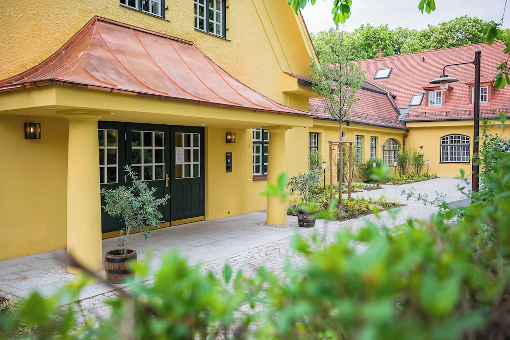 Gutshotel Menterschwaige - Heritage Boutique Hotel With Timless Elegance - München