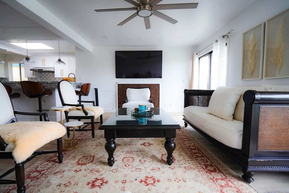 Gated Beachside Stay W Pool & Hot Tub - Oxnard, CA