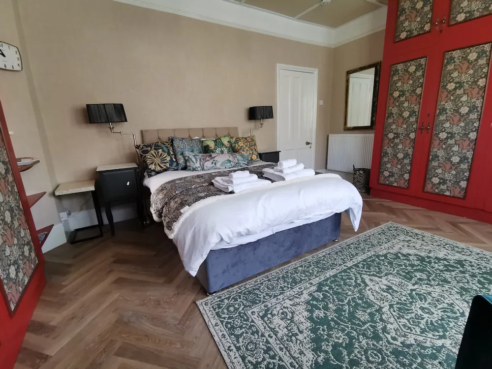 William Morris, Spacious Ground Floor Lux Double Bedroom - Bexhill-on-Sea