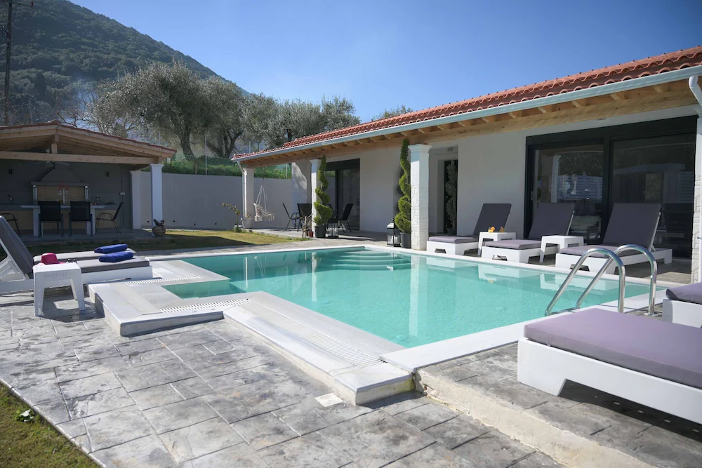 Villa In Messonghi With Pool And Sea Nearby - Corfu