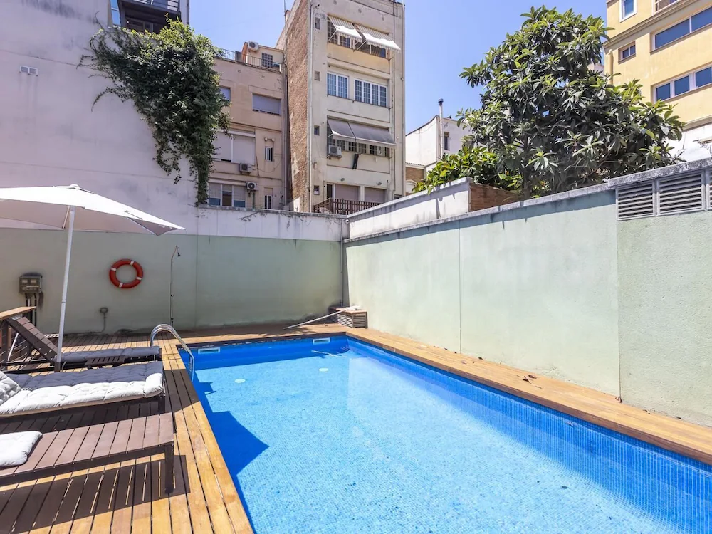 Gracia Penthouse: Pool And Terrace. Sleeps 6 - Barcelona