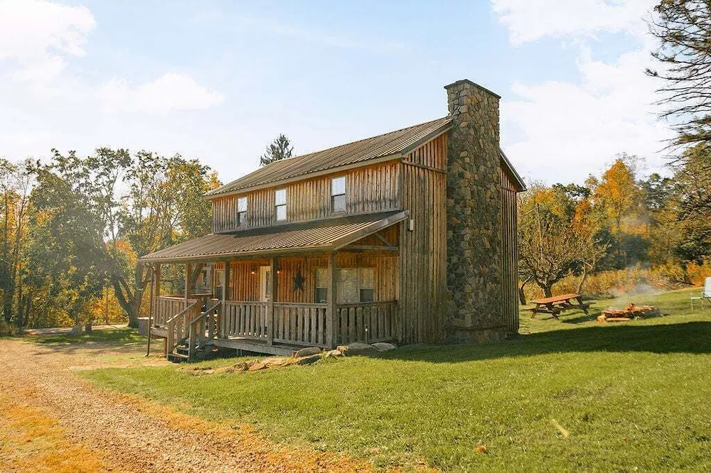 Schaefer House - Charming Cabin With Orchard Views -