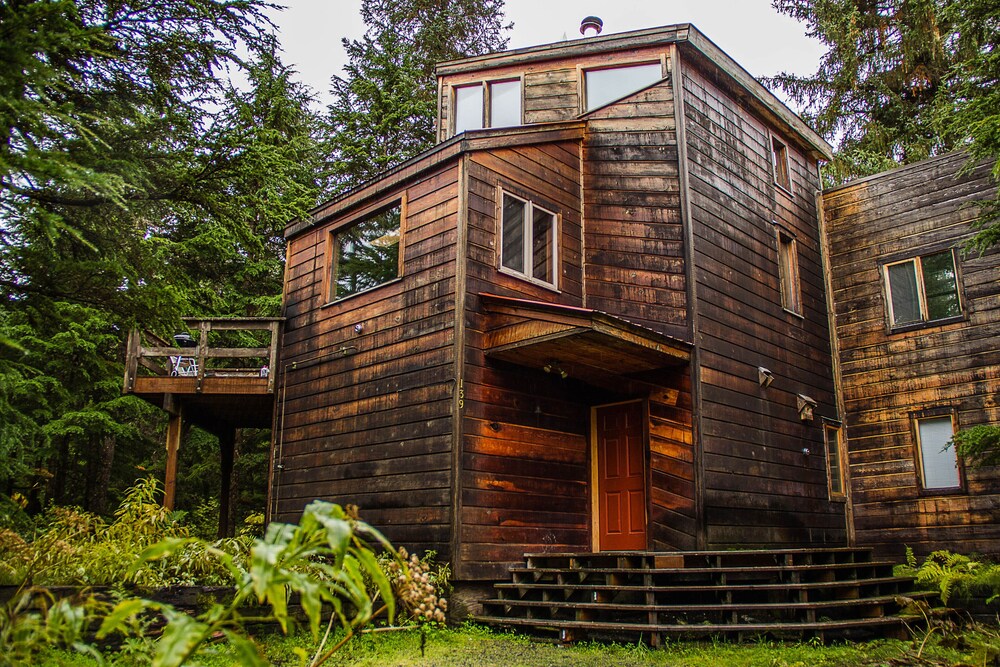Spacious Chalet With Wifi, Private Hot Tub & Solarium - Dogs Ok - Anchorage, AK