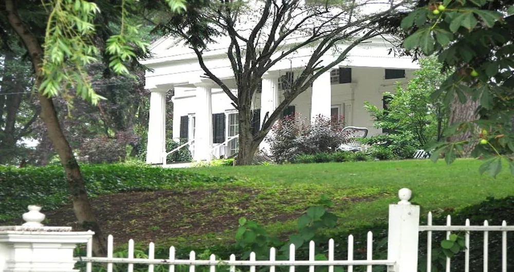 Niagara Mansion Carriage Suite - Niagara Falls, NY