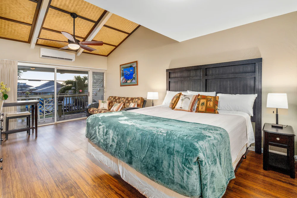 Walk To Beach! Full Kitchen And Pool - Maui, HI