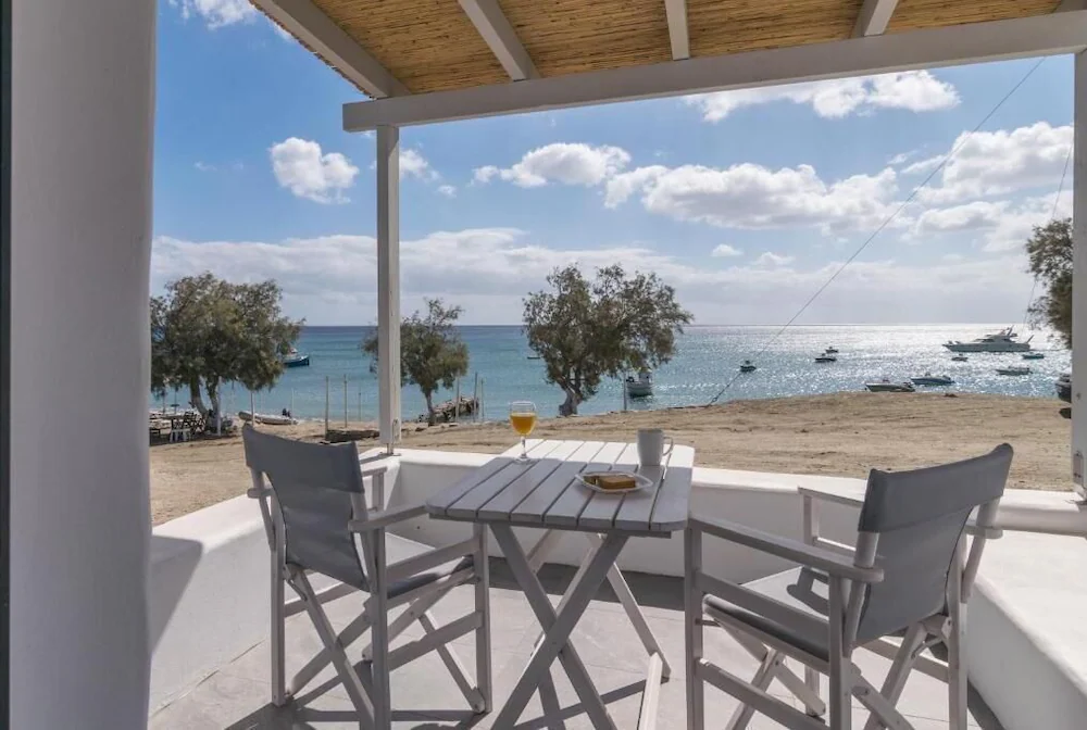 Aqua Bay Beachfront Studios Agia Kyriaki Beach, Milos - Milos