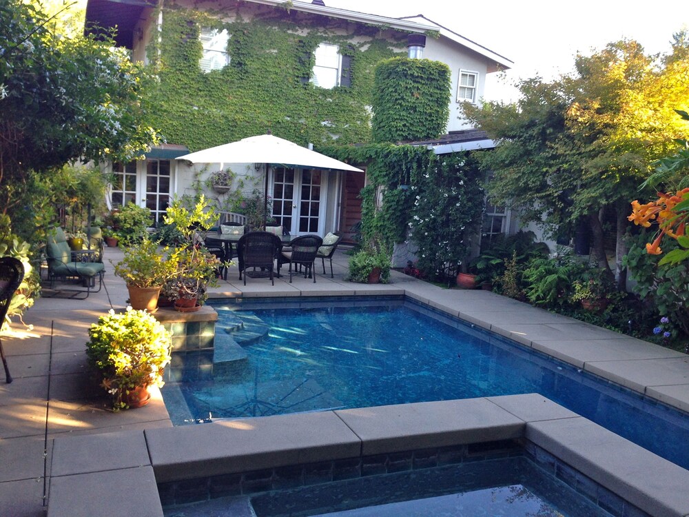 Tranquil San Rafael House - Pasadena, CA