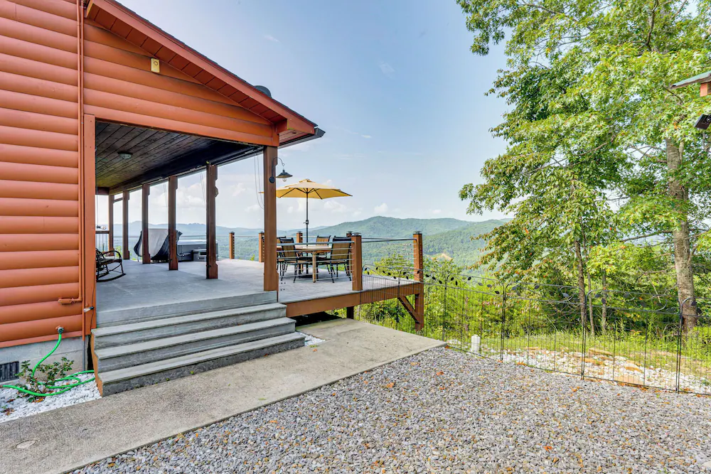 Mtn-view Cabin: Deck & Pets Welcome In Murphy - Murphy, NC