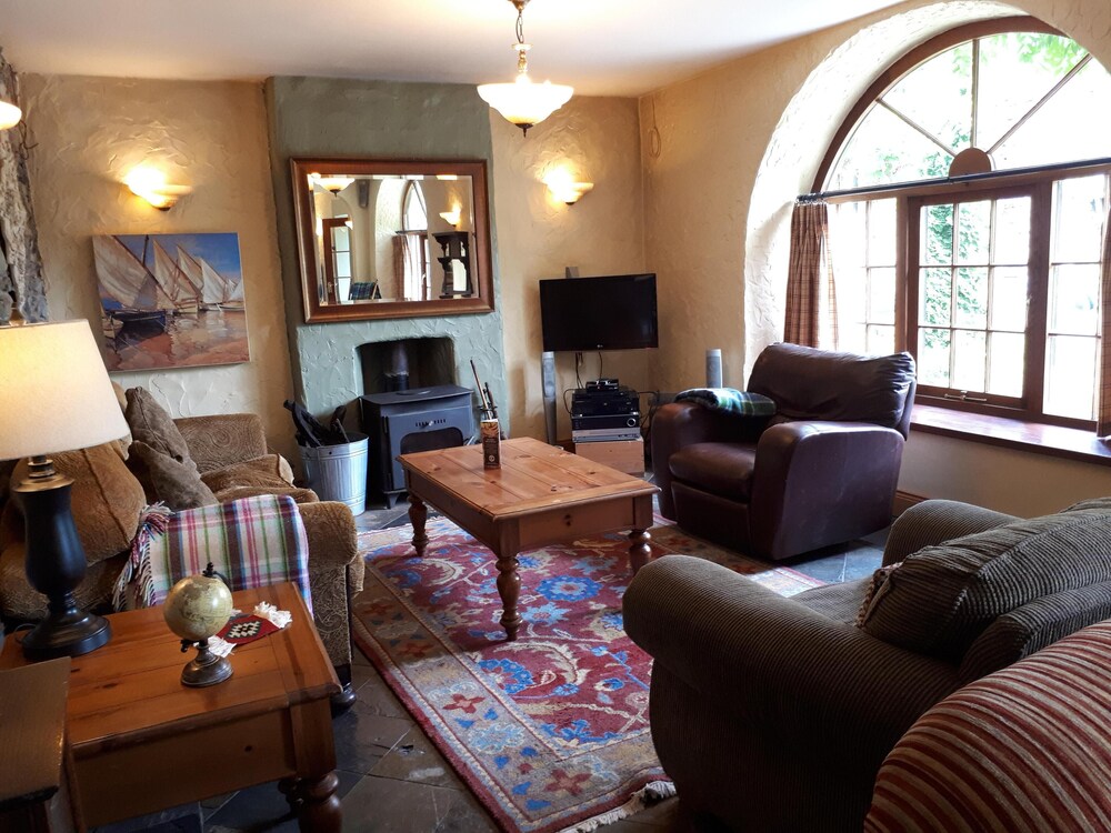 Amazing Courtyard - The Loft At The Priory Killarney Courtyard Cottages - アイルランド キラーニー