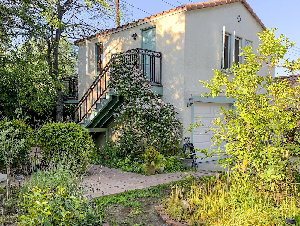 Tranquil 1-bd Guesthouse Apartment On Spanish Estate, Sundeck W/ Mountain Views - Pasadena, CA