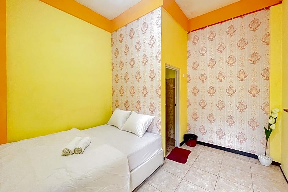 Sion Homestay Mitra Reddoorz Near Terminal Kertajaya Mojokerto - Mojokerto