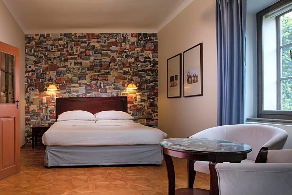 Charles Bridge Heritage Suites By Salvator Hotels - Prague
