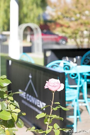 The Convent Boutique Accommodation Plus Short Stay Holiday Homes - Hay