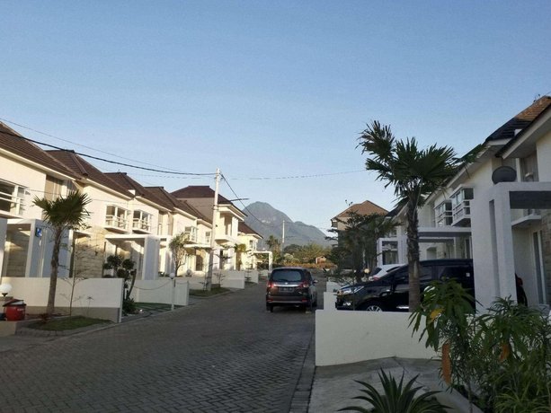 Villa Kayana Ee6 - 3 Bedrooms - Malang