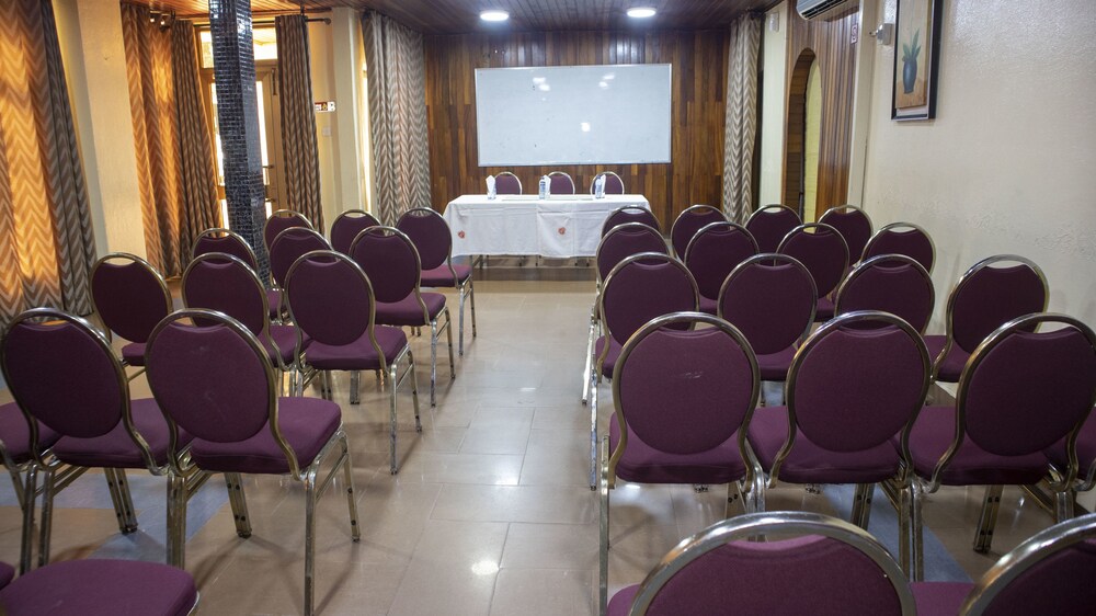 Ssnit Guest House - Accra