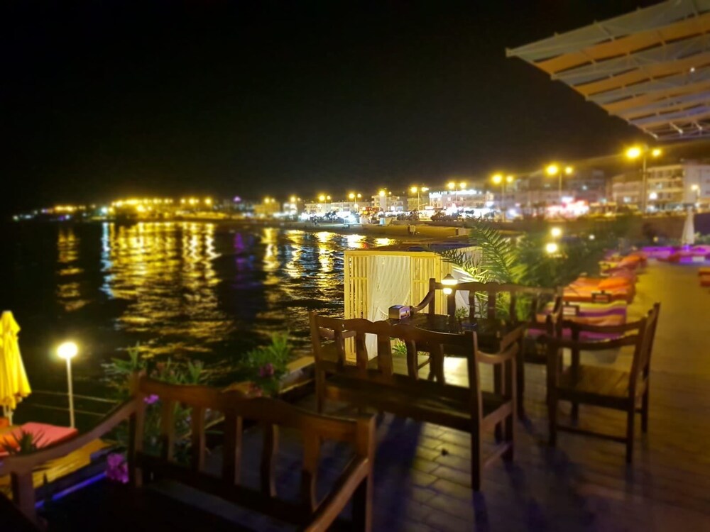 Tepe Beach Hotel - Kızkalesi