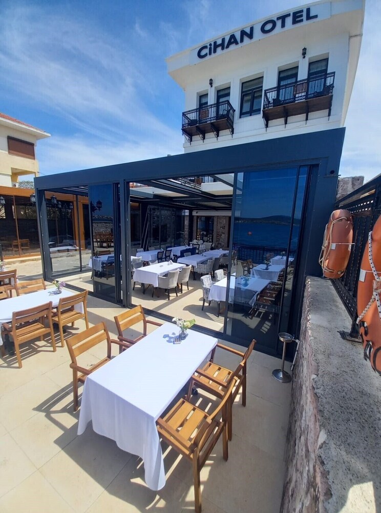 Ayvalik Cihan Otel - 아이발리크