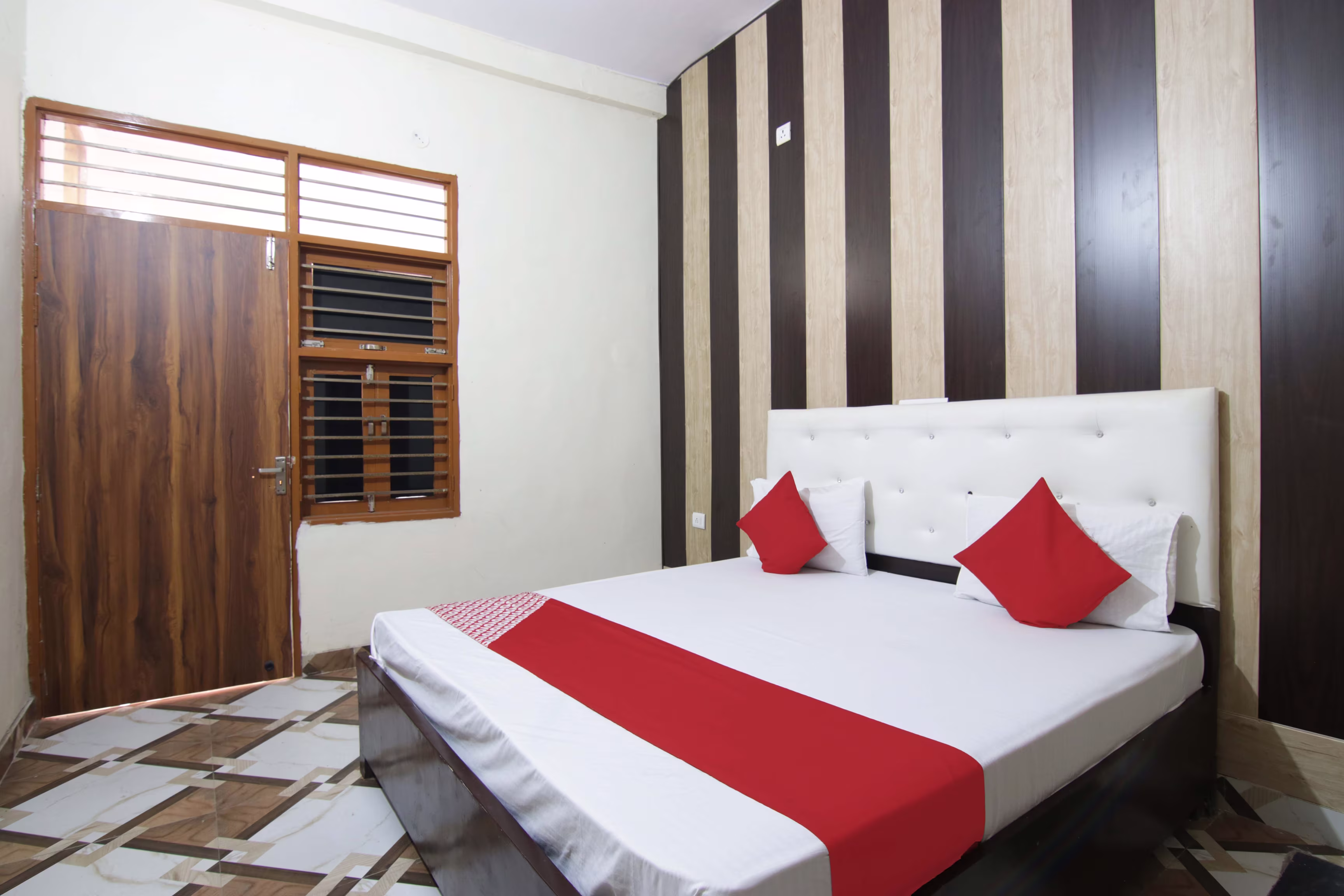 Hotel O Royal Place - Faridabad