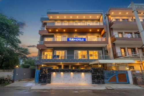 Fabhotel Skylight Inn - Gurugram