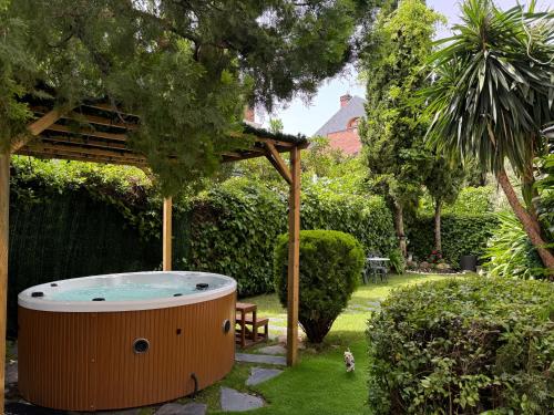 Modern Luxury House With Jacuzzi In The Garden - Madrid