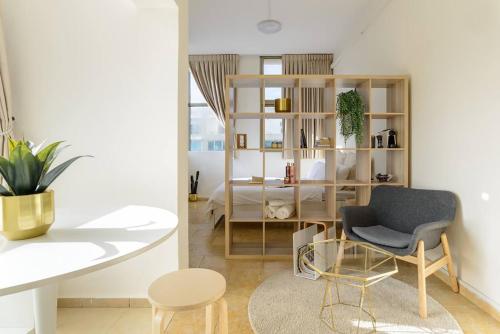 Bright And Spacious Loft By The Sea With Bomb Shelter - Tel Aviv-Yafo