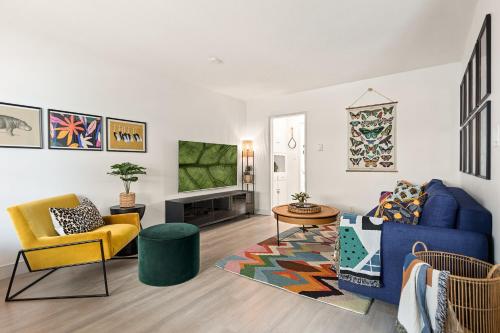 East Village Arts District, King Suite With Sofa Bed Nrp26-02357 - Long Beach, CA