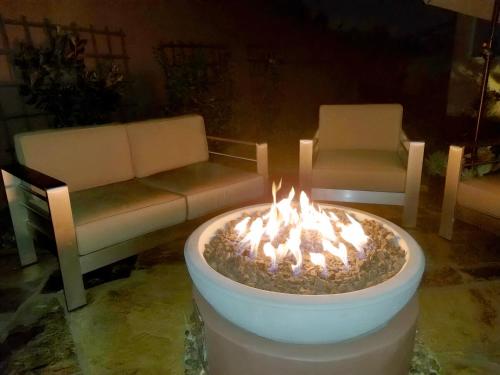 Fifa Prime-pvt Luxe Home! King Bed, Jacuzzi, Fire Pit, Bbq! Beautiful! - South Los Angeles - Los Angeles